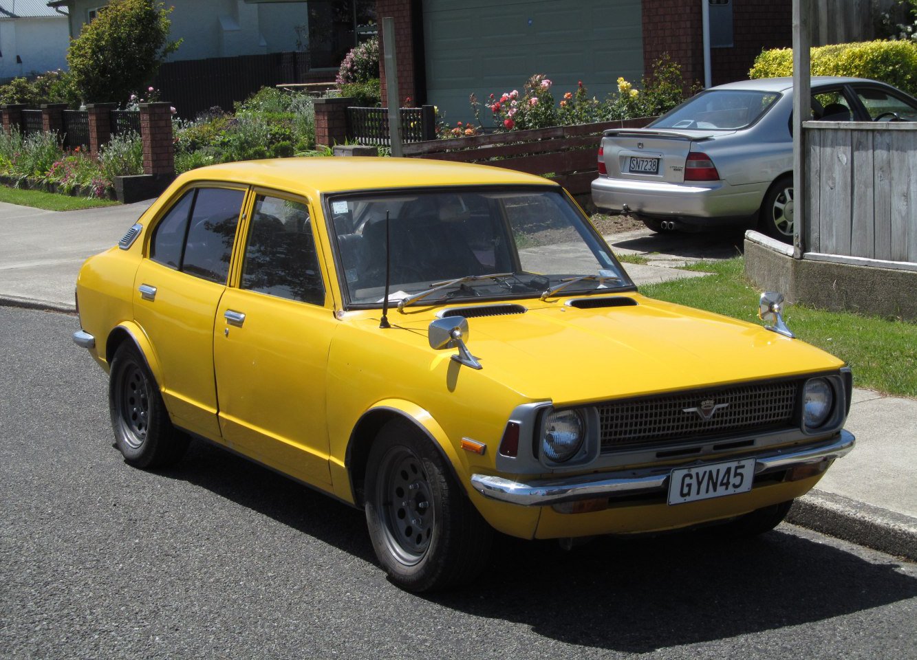 Toyota Corolla II 4-door sedan (E20) SL 1200 (77 Hp)